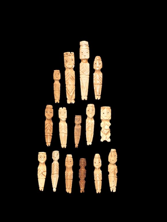 Bonhams : A group of Coptic bone idols 15
