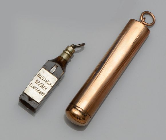 Bonhams : A 9ct gold cased amber cheroot holder (5)