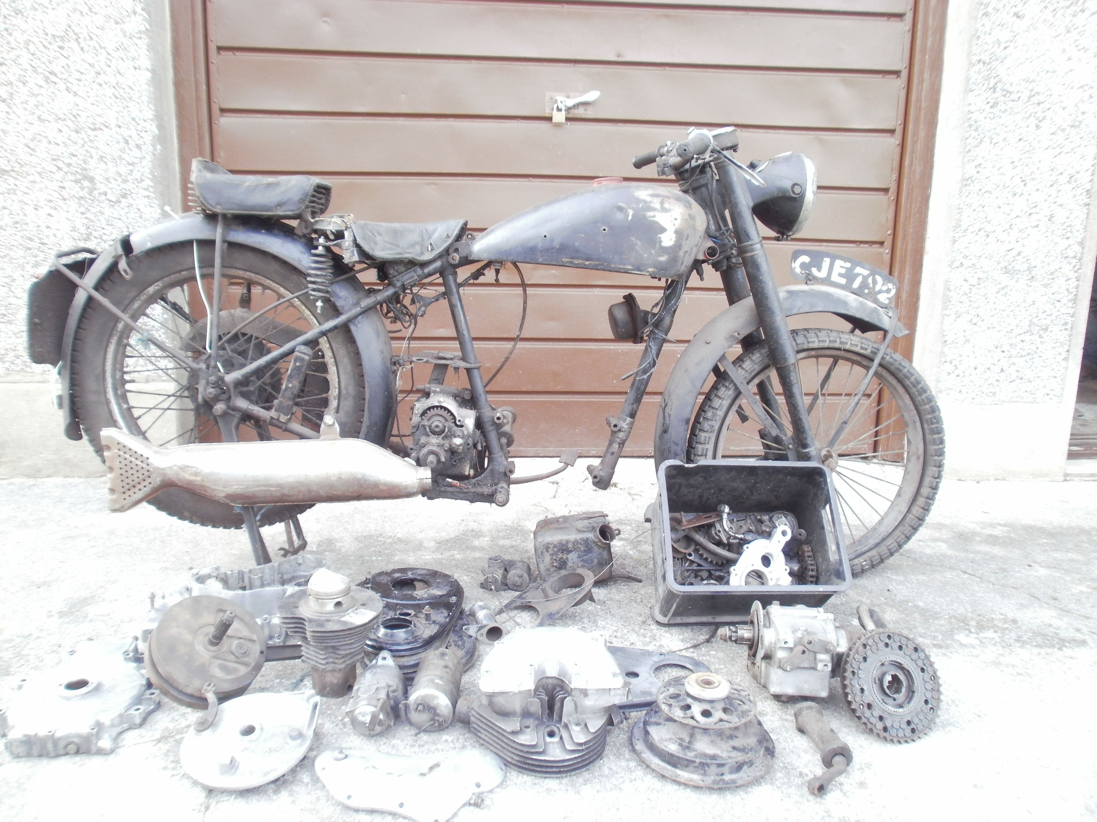 Bonhams Cars : c.1952 Velocette 349cc MAC Engine no. MAC 18812