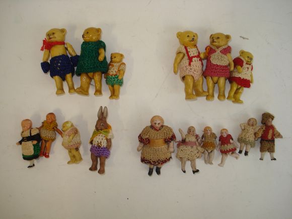Bonhams : Miniature all-bisque Three bears, German circa 1910