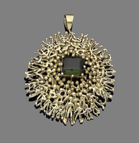Bonhams : A tourmaline pendant/brooch, by Stuart Devlin,