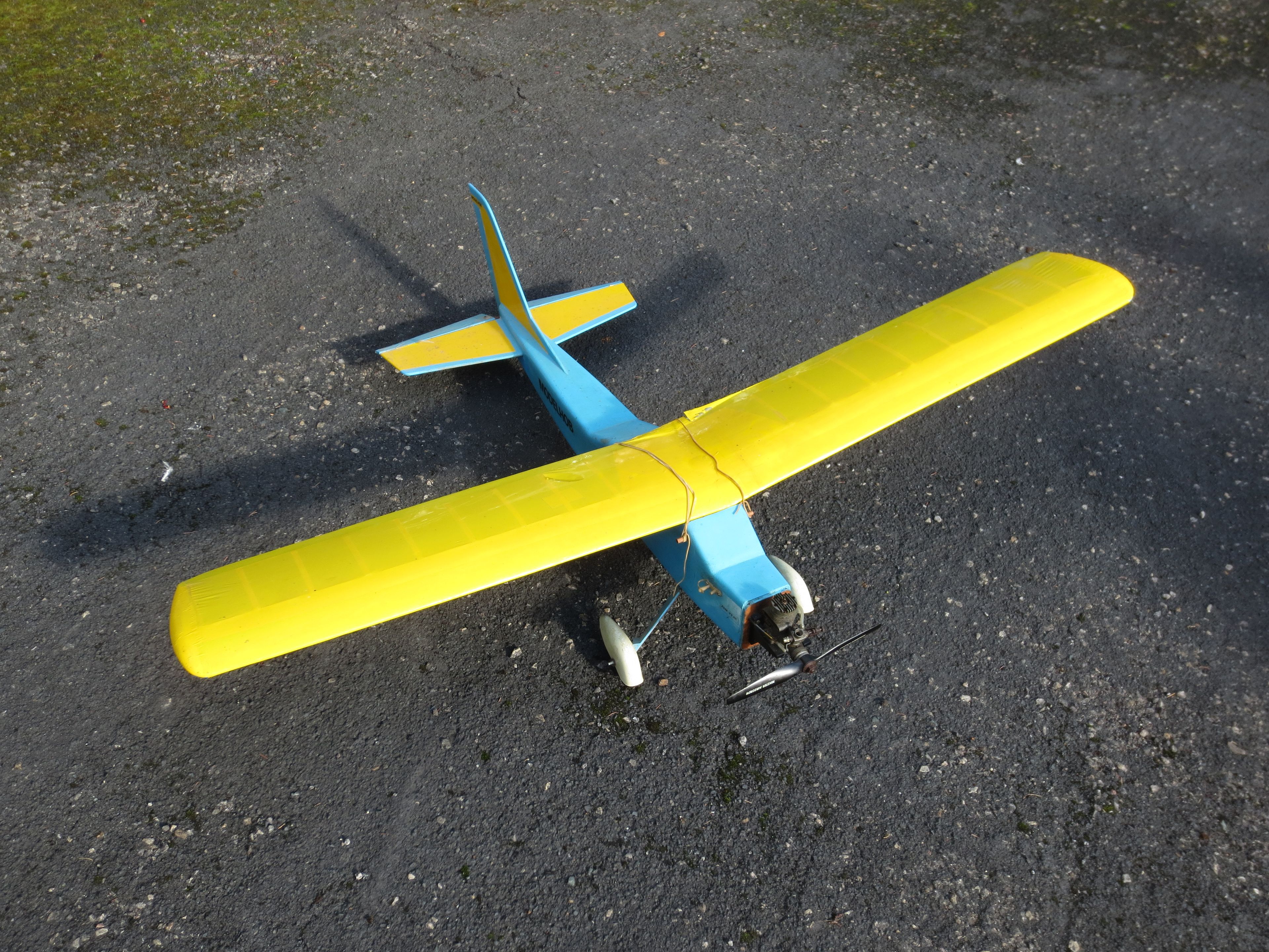 Bonhams Cars : A built-to-fly scale powered glider model by Modelhob,