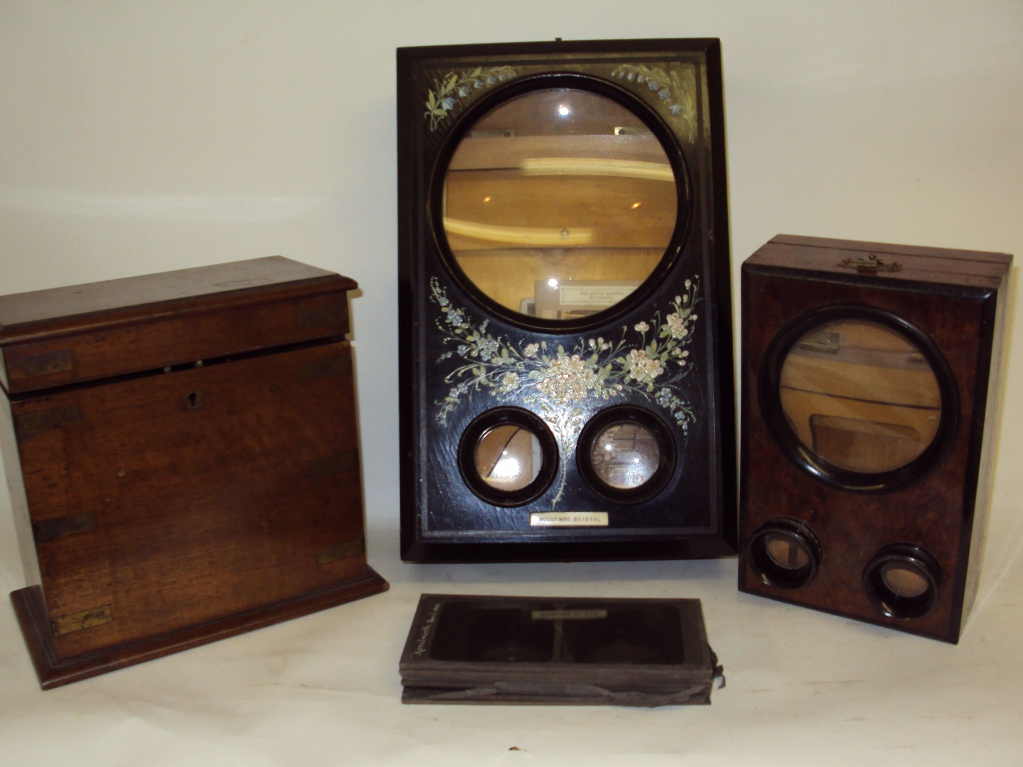 Bonhams : A small collection of stereo graphoscopes and views
