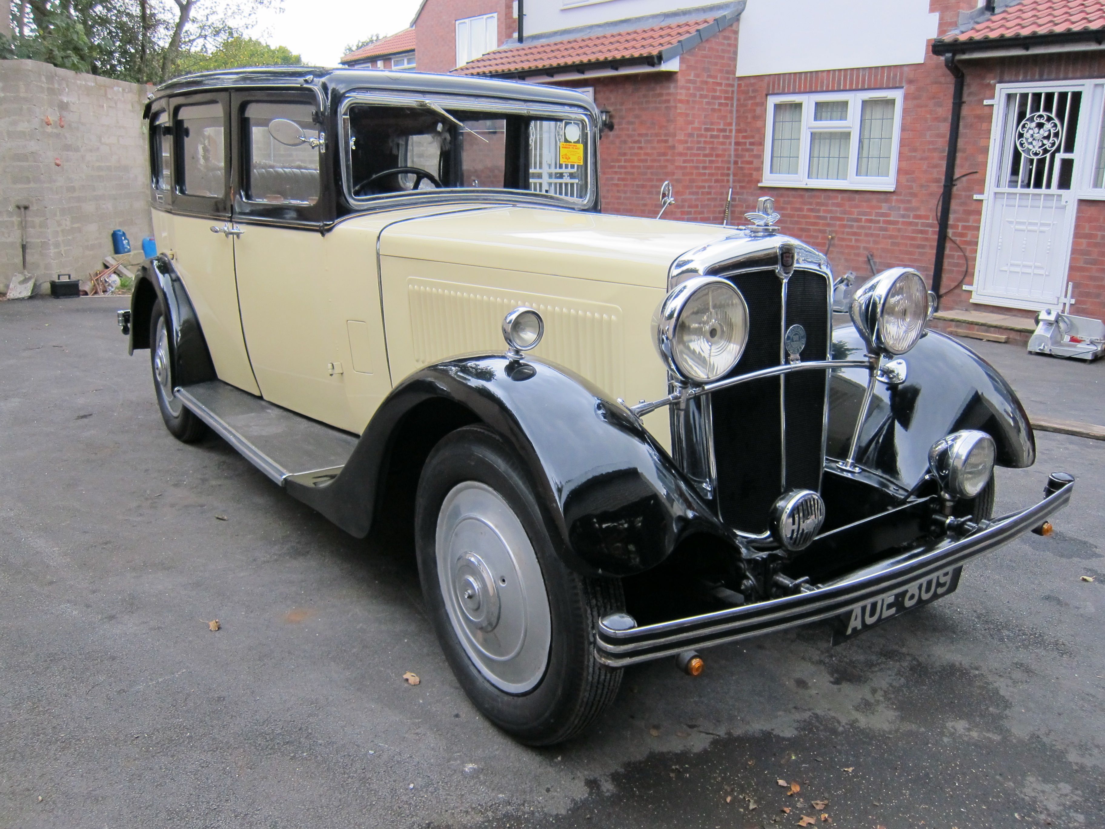 Bonhams Cars : 1934 Morris Isis Saloon, Chassis no. 34/1/7329 Engine no ...