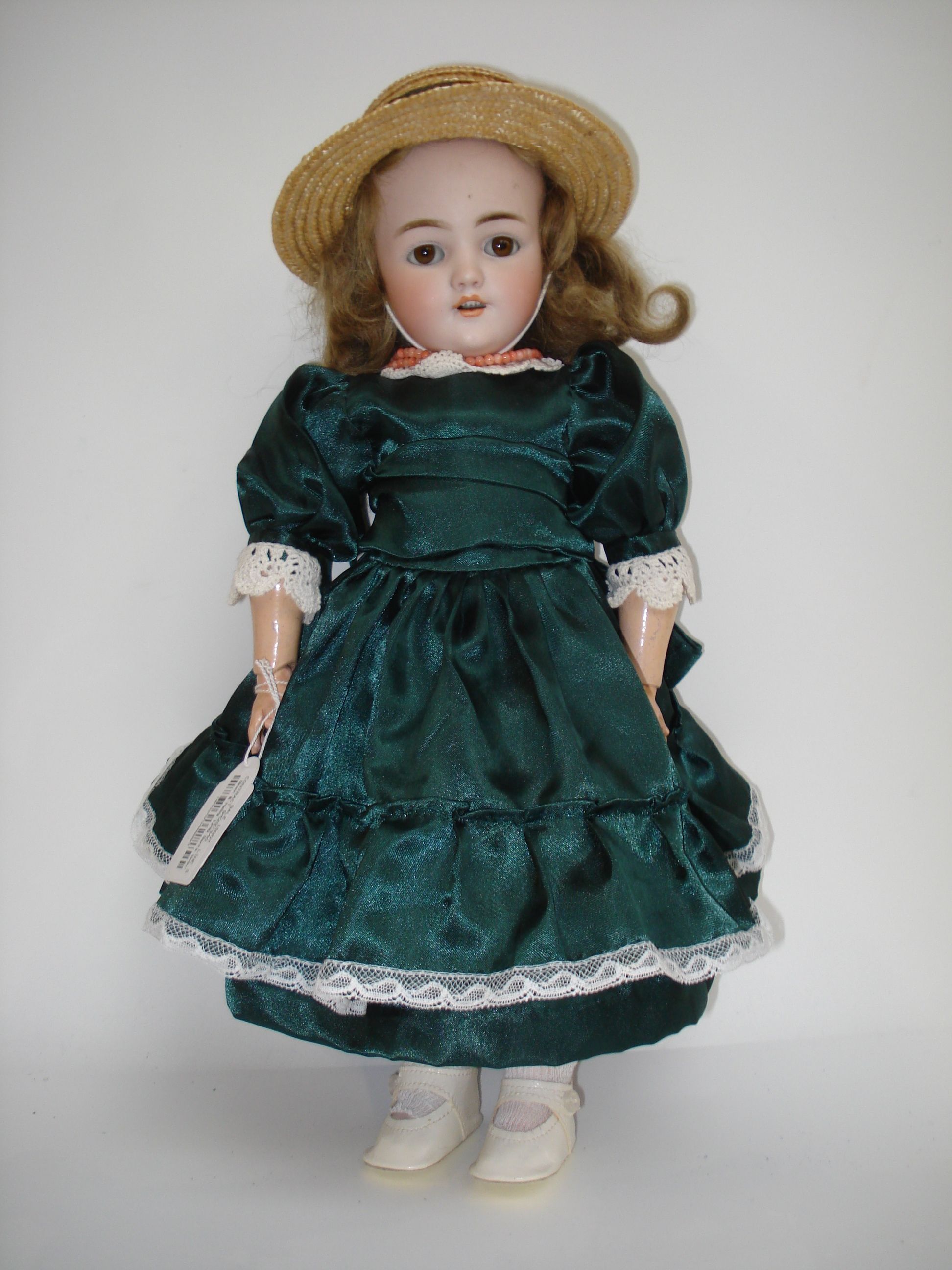 Bonhams : Simon & Halbig 1249 Santa bisque head doll