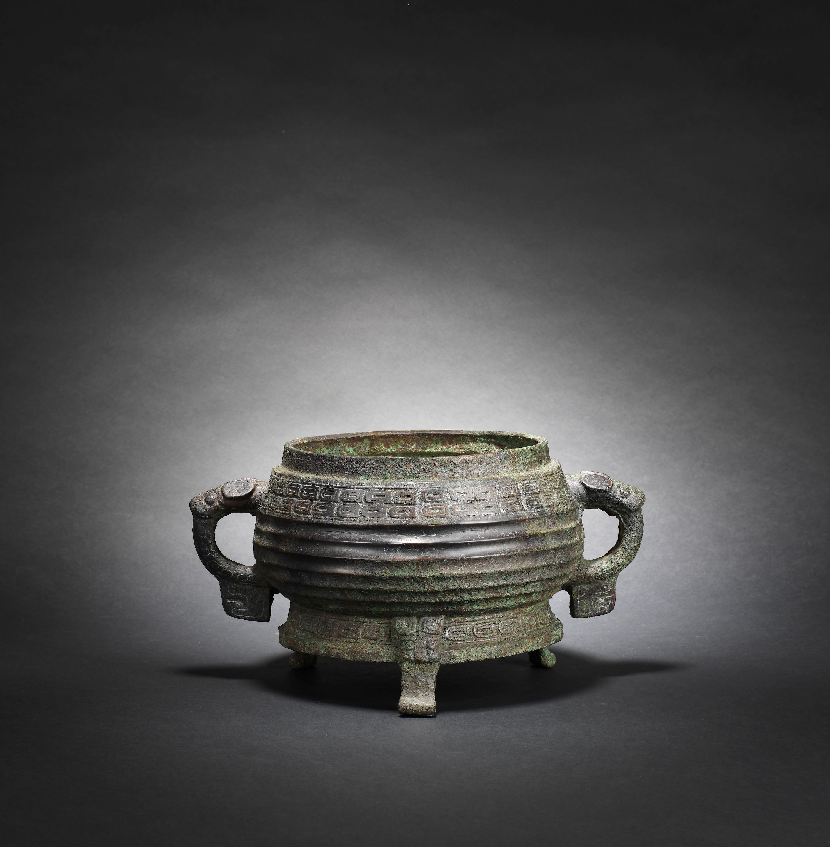 Bonhams : An archaic bronze ritual food vessel, gui Western Zhou dynasty