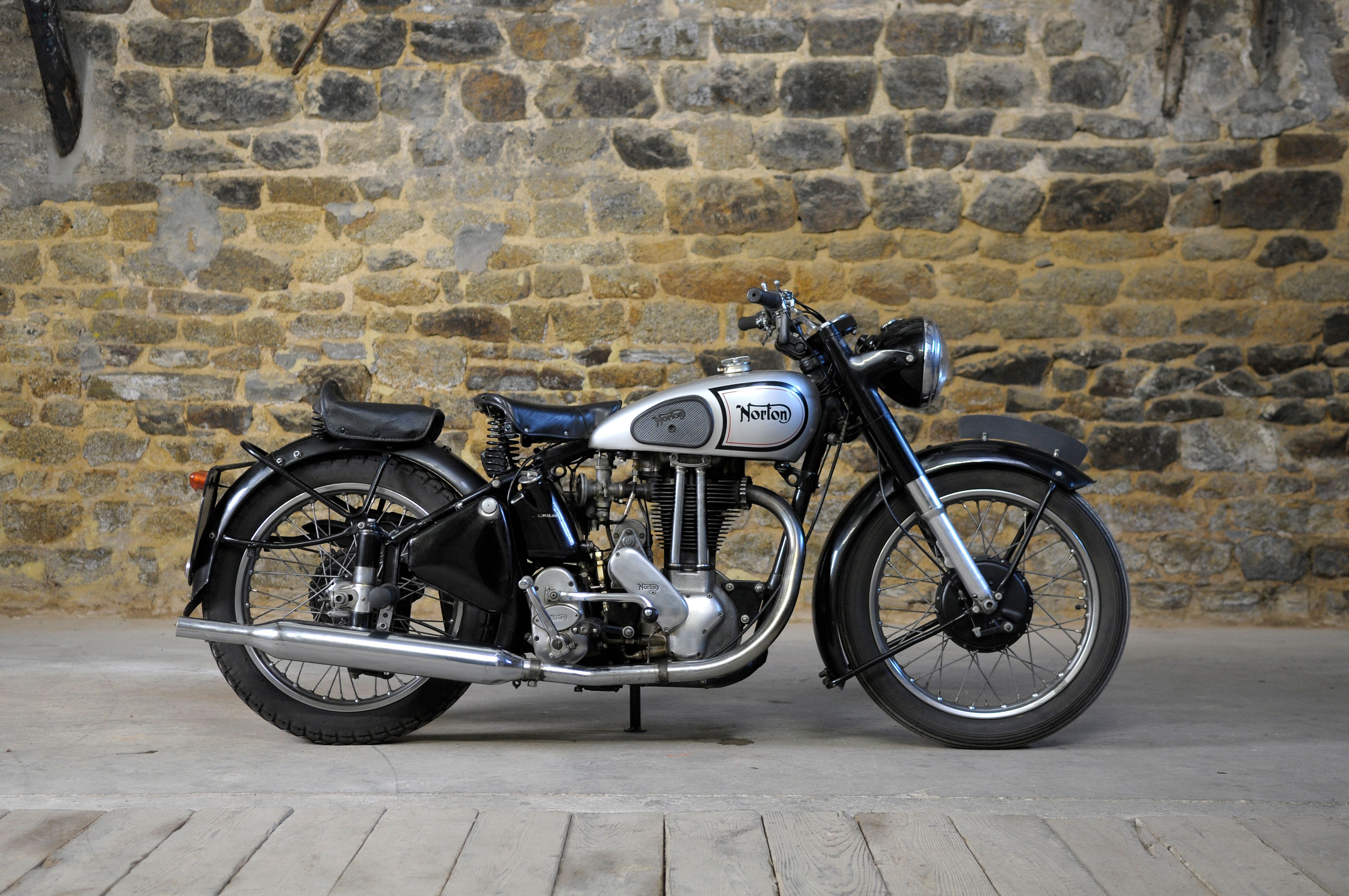 Bonhams Cars : 1948 Norton 490cc ES2 Frame no. C4 117751 Engine no. C4 ...