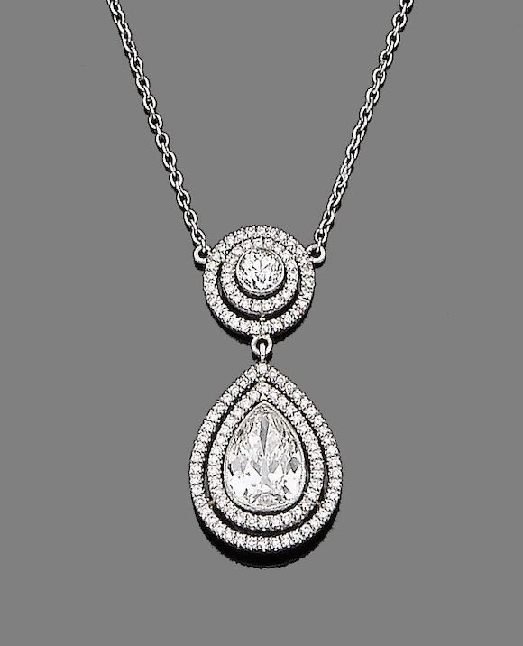 Bonhams : A diamond pendant necklace