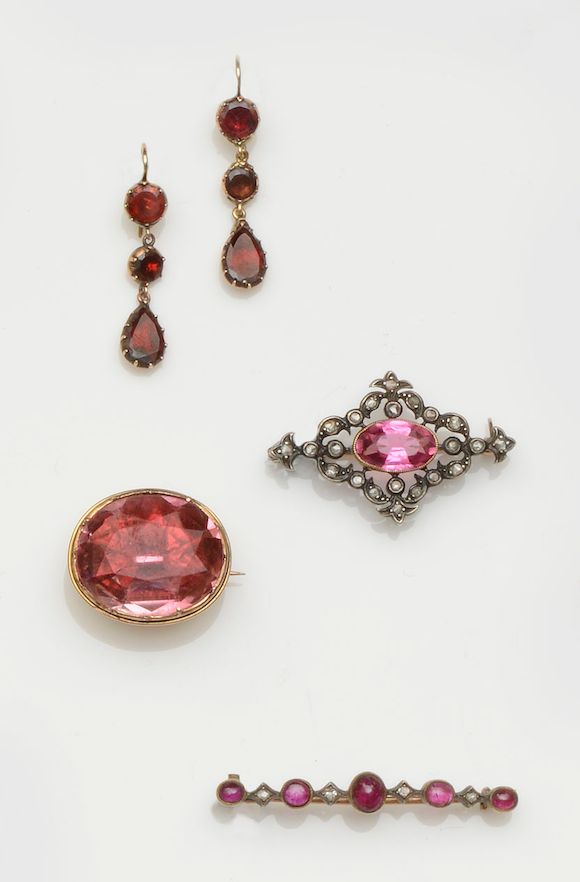 Bonhams : A collection of vari gem-set jewellery (7)