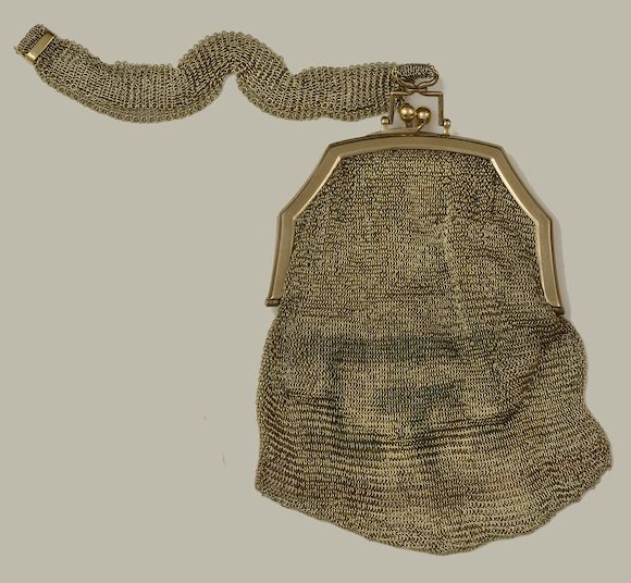 Bonhams : A 9ct gold mounted mesh purse