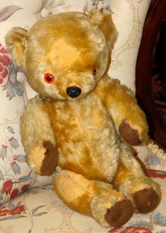 Bonhams : A Merrythought teddy bear