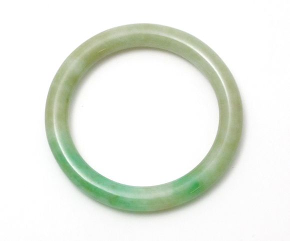 Bonhams : A jadeite bangle