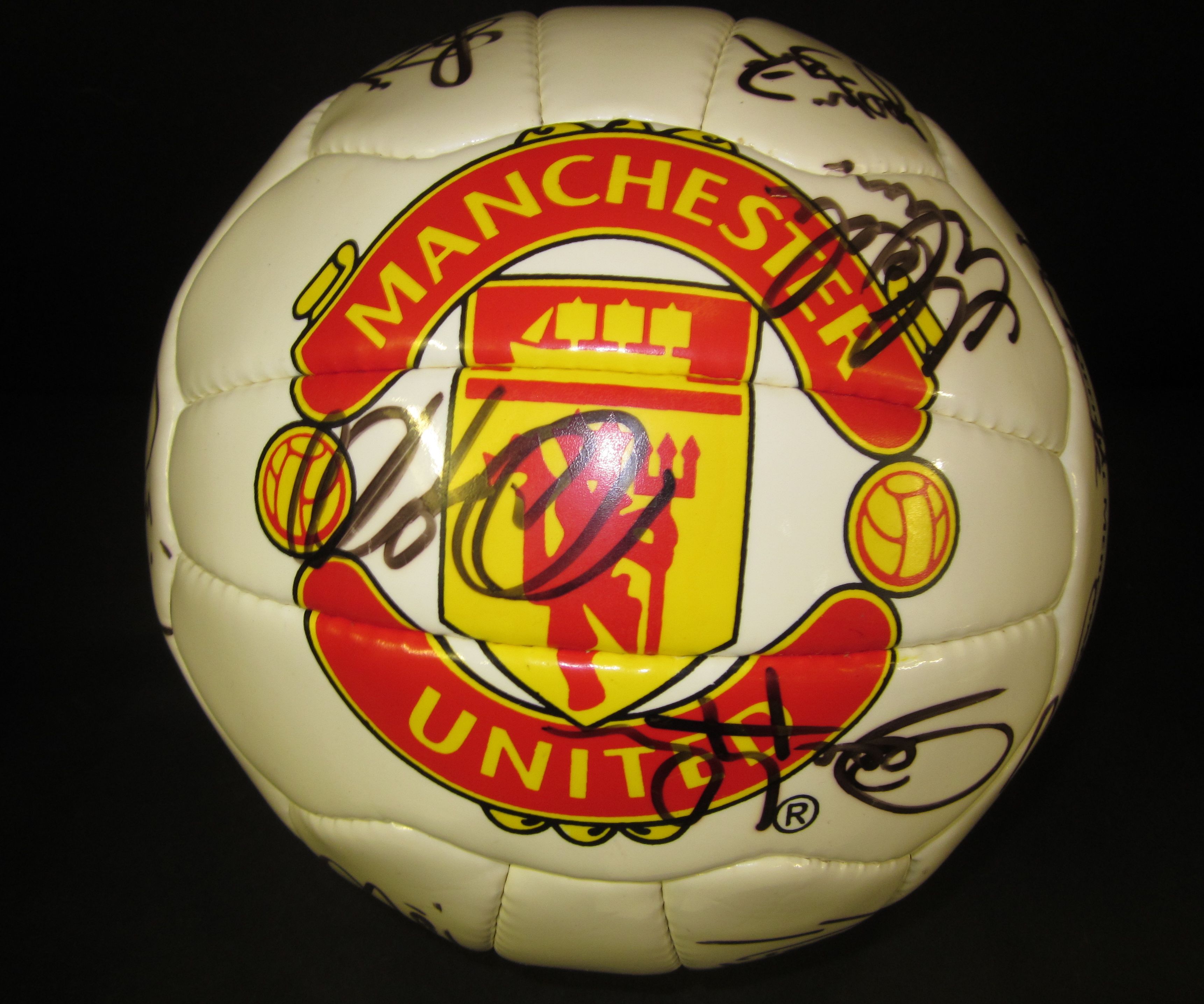Bonhams : A football signed by the 1999 treble winning Manchester ...