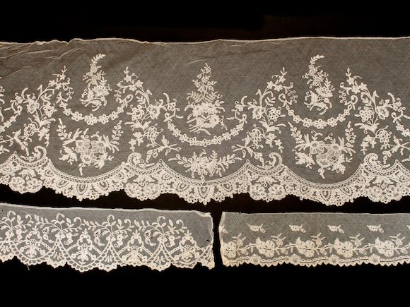 Bonhams : A flounce of Brussels bobbin application lace