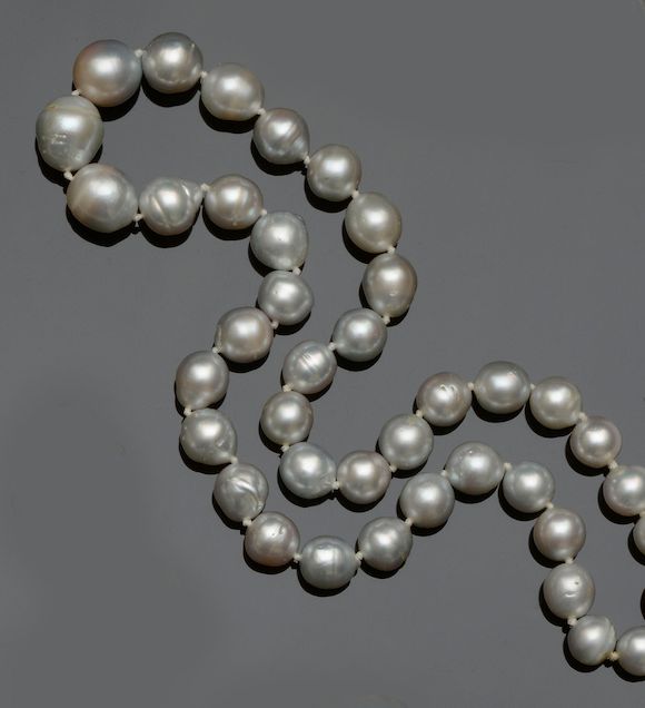 Bonhams : A cultured pearl necklace and a pair of mabé pearls (3)