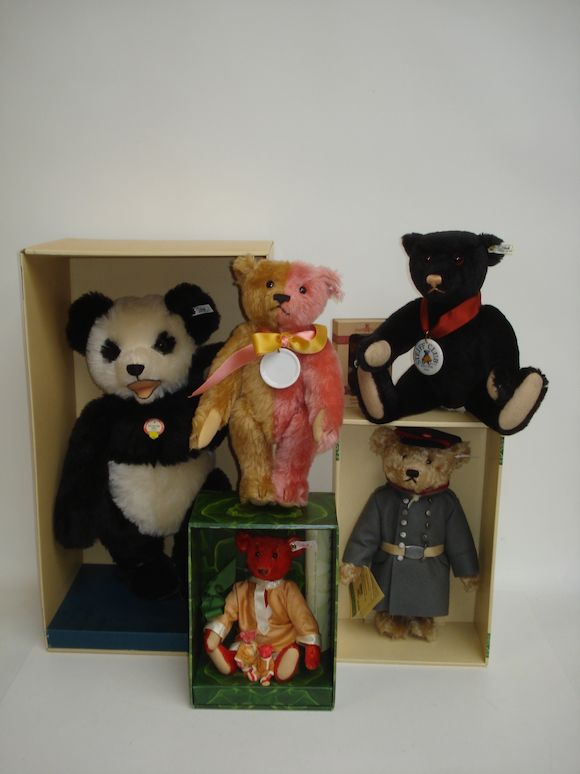 Bonhams : Five modern Steiff Teddy bears 5