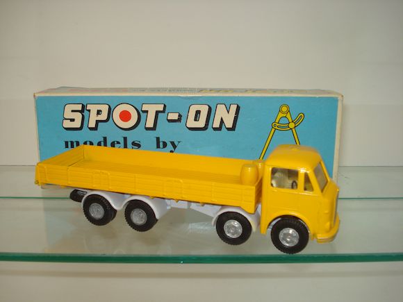 Bonhams : Spot-on rare yellow 110/3d A.E.C Mammoth Major 8 lorry