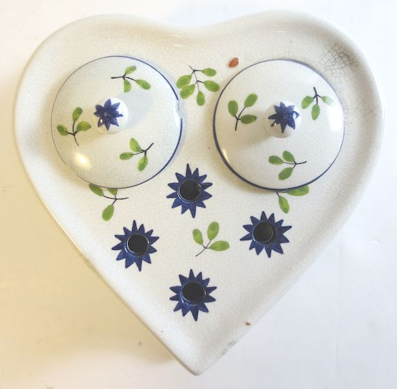 Bonhams : A Wemyss heart shaped 'Turkey' pattern inkstand