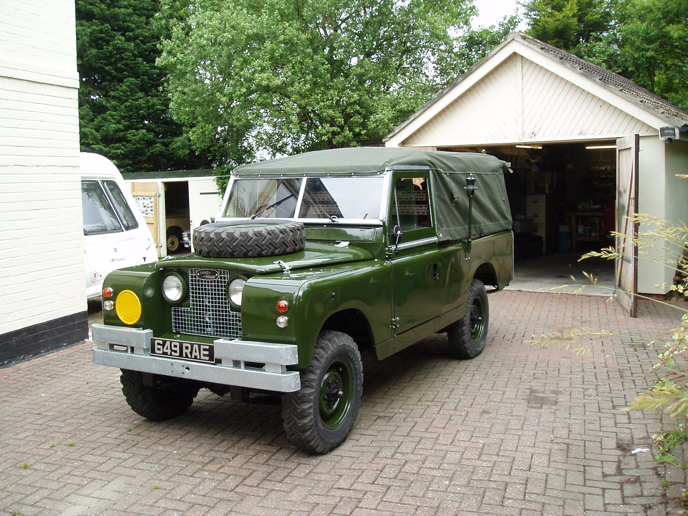 Bonhams Cars : 1967 Land Rover Series 2A 109" 'FFR' Military Radio ...