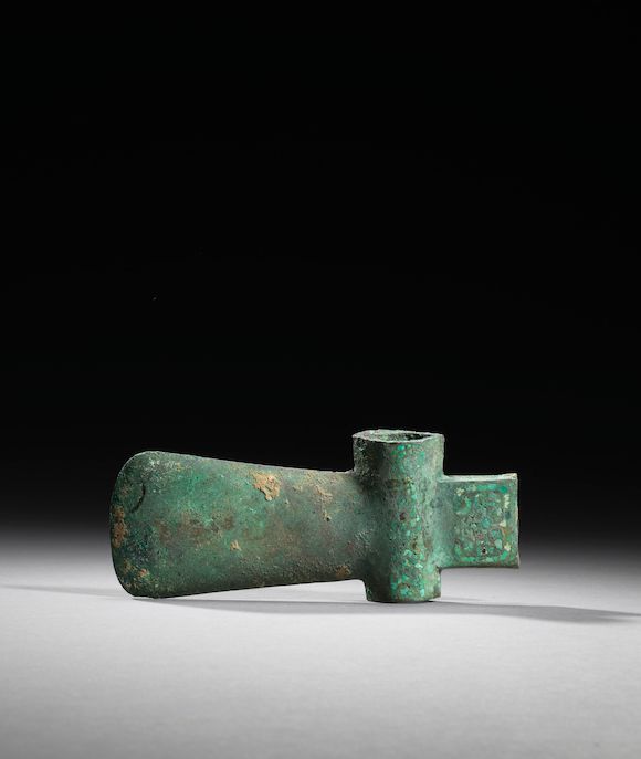 Bonhams : An archaic bronze turquoise-inlaid axe-head Late Shang dynasty