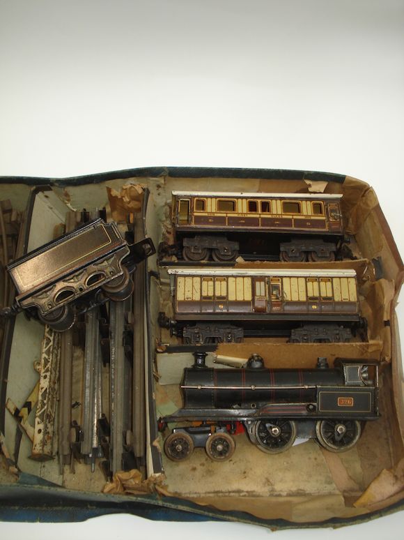 Bonhams : Marklin c/w 4-4-0 locomotive and tender and coaches