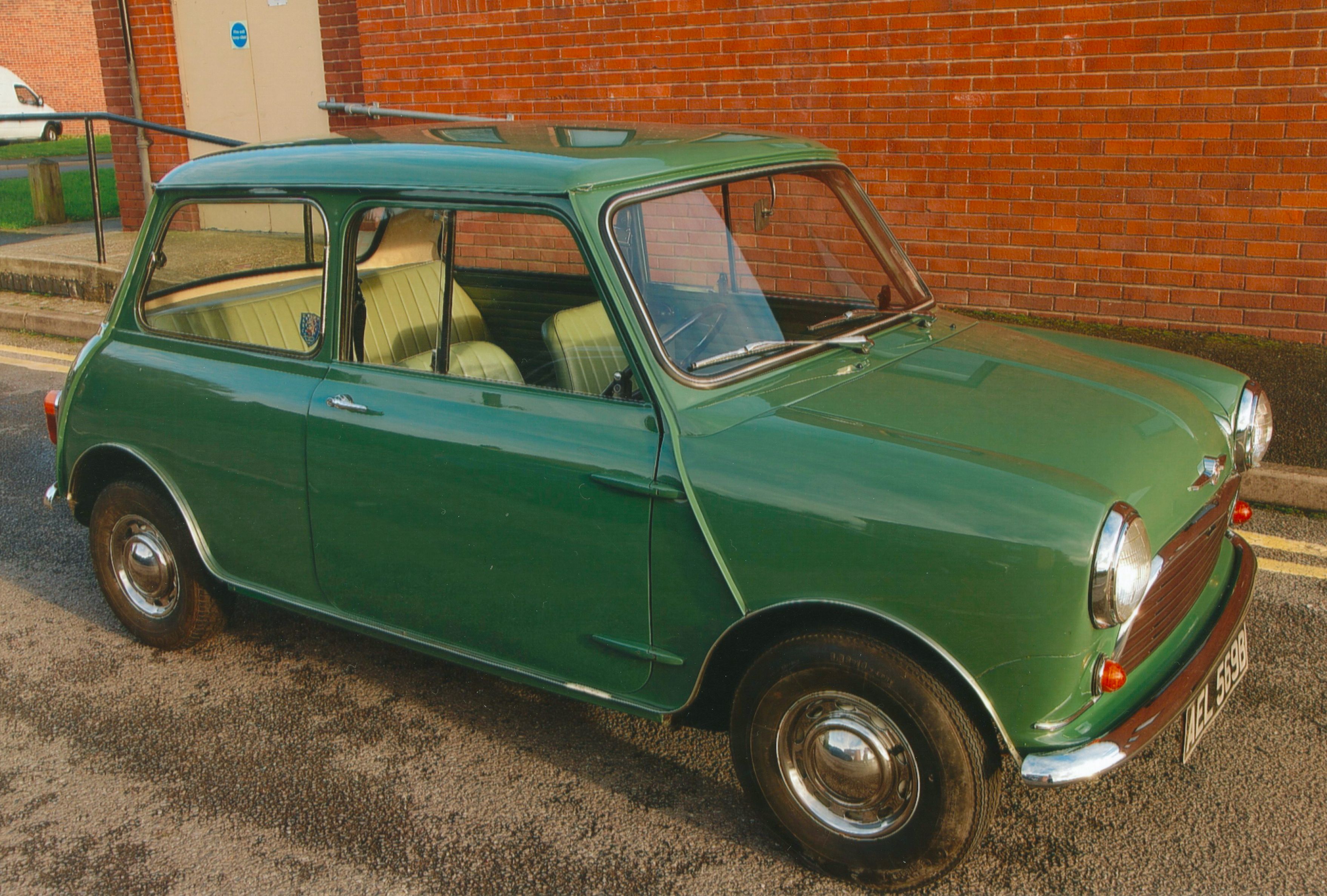 Bonhams Cars : Two lady owners from new,1964 Morris Mini Minor Deluxe ...