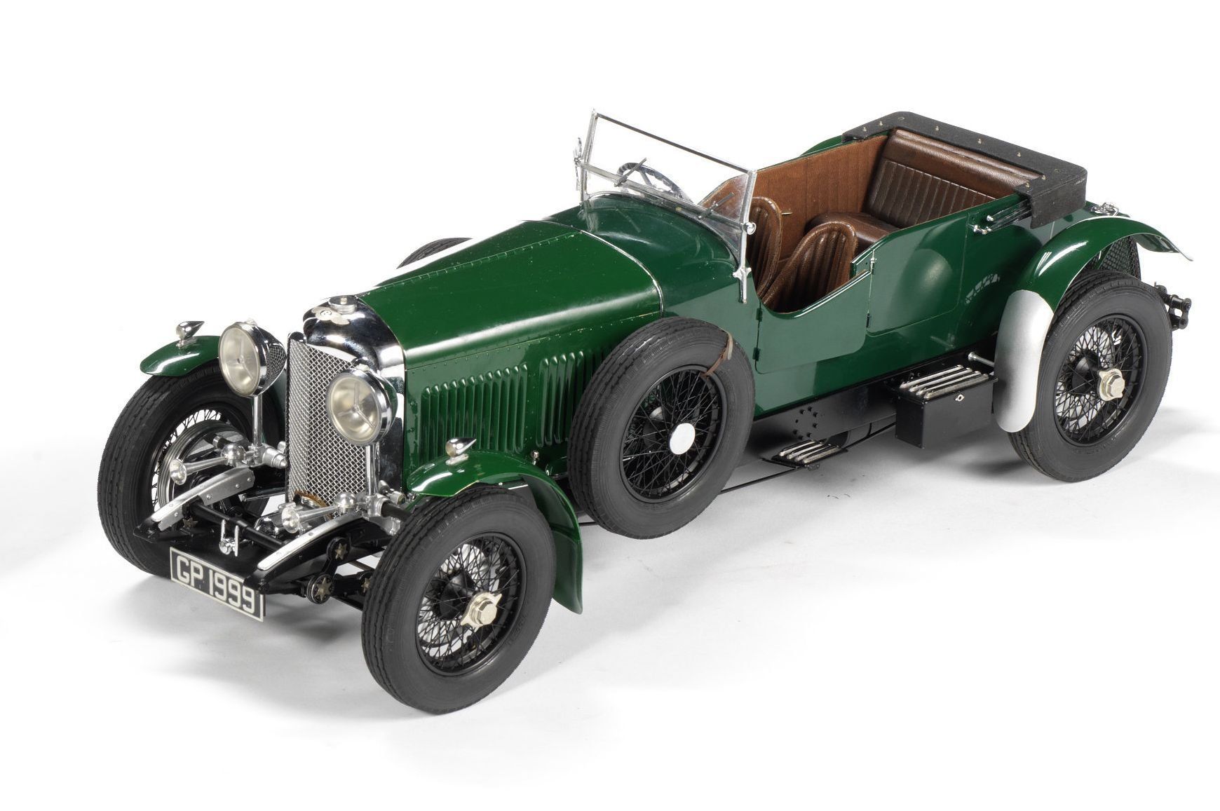 Bonhams Cars : Beau modèle à l'échelle 1/12e d'une Bentley 8-Litre 1930 ...