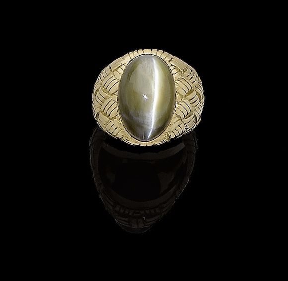 Bonhams : A cat's eye dress ring