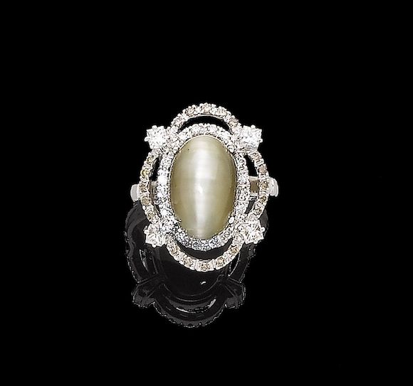 Bonhams : A cat's eye and diamond ring