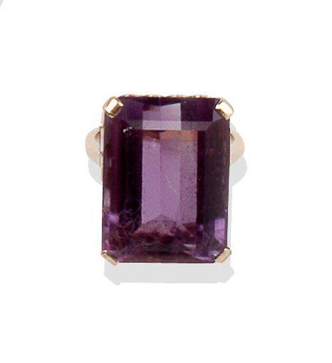 Bonhams : A collection of vari gem-set rings (8)