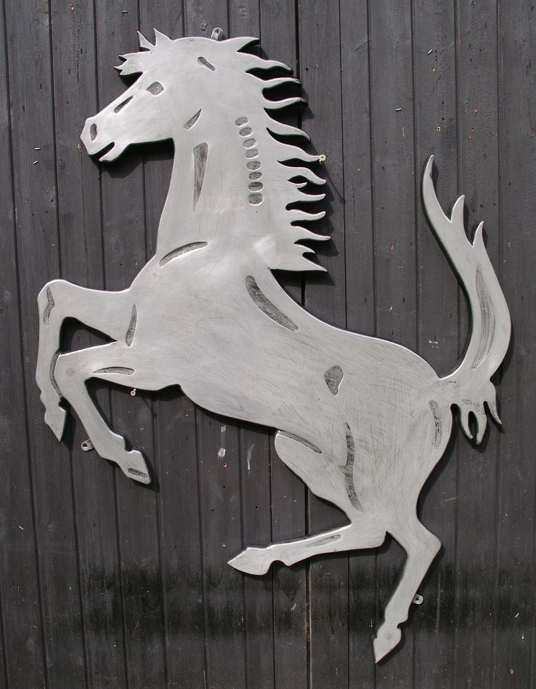 Bonhams Cars : Emblème décoratif de garage «Cheval Cabré Ferrari»,