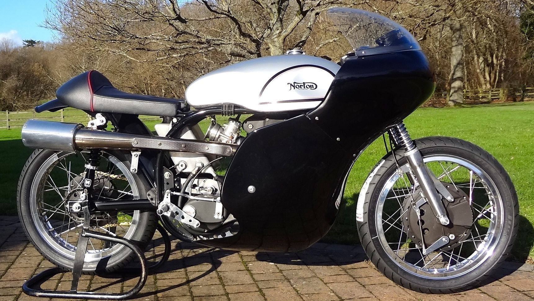 Bonhams Cars : Norton 350cc Manx Replica Frame no. RER-1 Engine no. 305