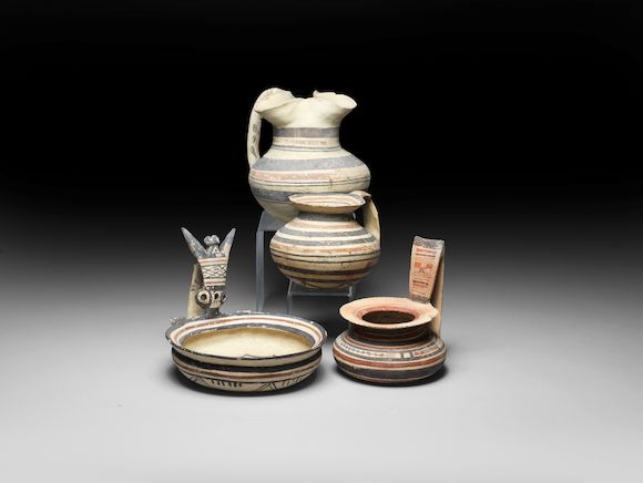 Bonhams : Four Daunian pottery vessels 4
