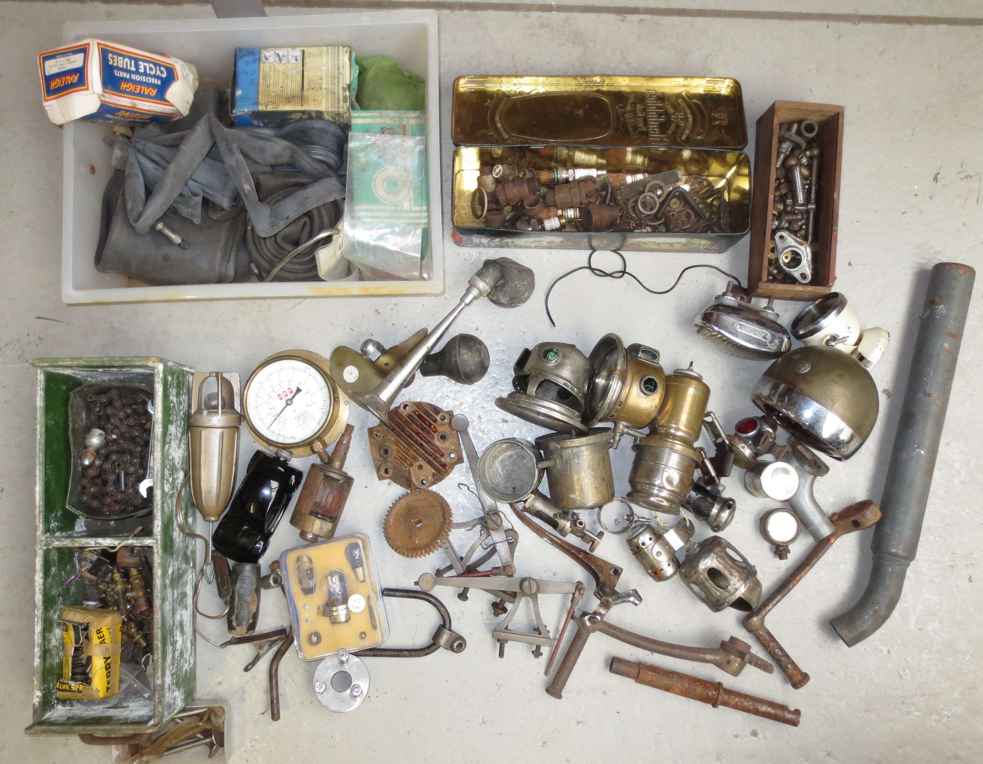 Bonhams Cars : Assorted pre-War sundry spares,