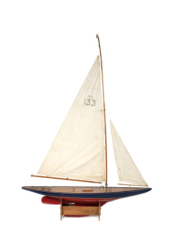 Bonhams : A 10 Rater pond yacht: Daphne 10R/133 63x12.5x85ins ...