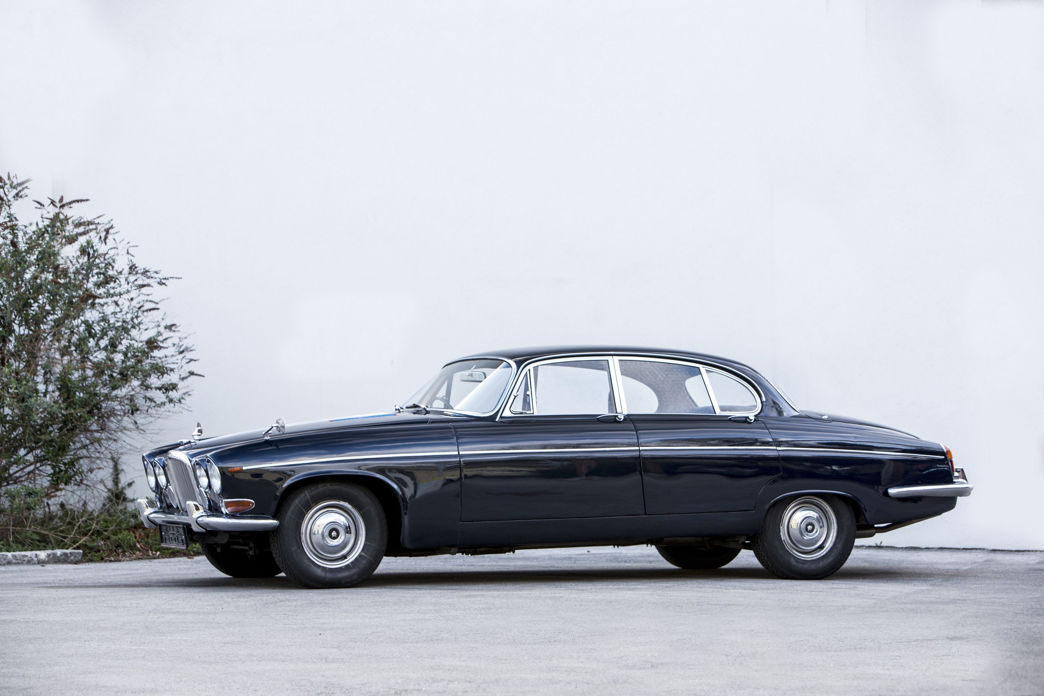 Bonhams Cars : 1969 Jaguar 420G Saloon Chassis no. G1D57367BW Engine no ...