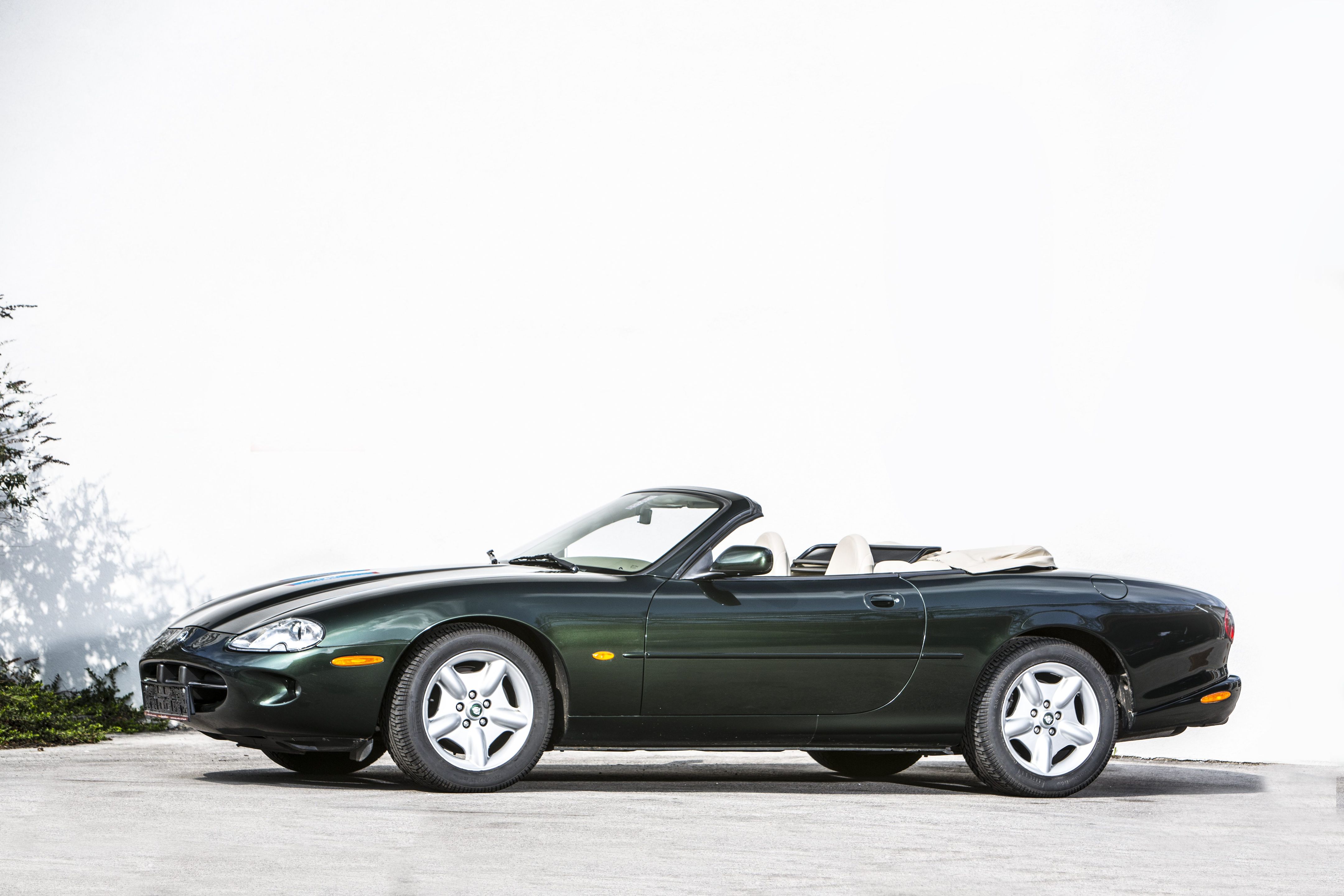 Bonhams Cars : 1996 Jaguar XK8 Convertible Chassis no. SAJJGAFD4AR/003948