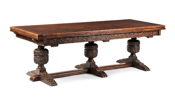 Bonhams : A large Elizabethan-Revival oak draw-leaf table 20th century