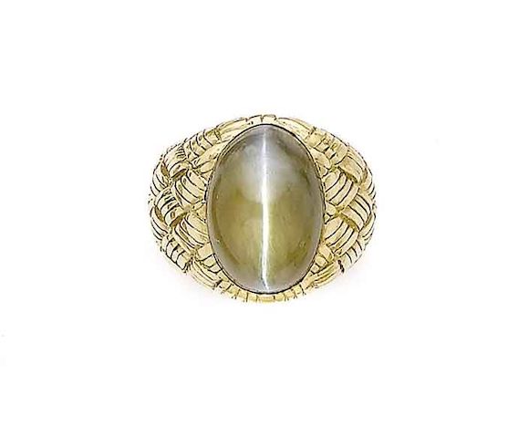 Bonhams : A cat's-eye dress ring