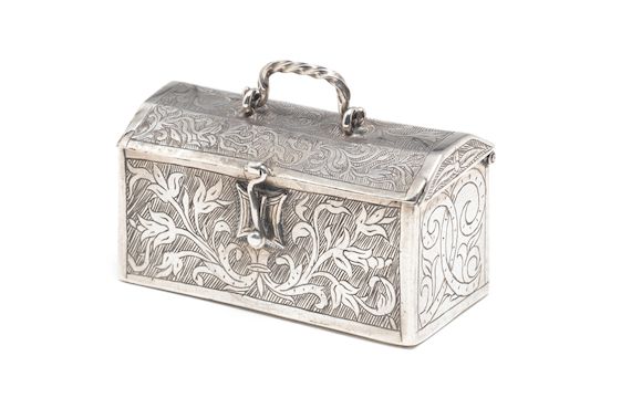 Bonhams : A late 18th / early 19th century Continental silver snuff box ...