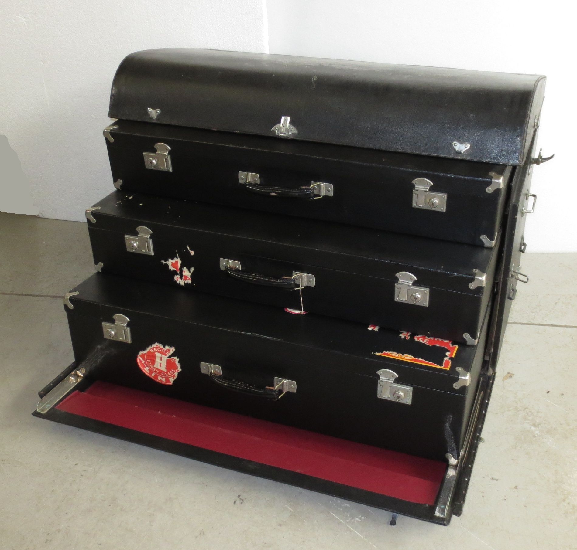 Bonhams Cars : A vintage car trunk with three graduated cases, by Brexton,