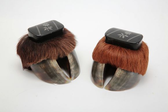Bonhams : A pair of Highland cow hoof mounted snuff boxes