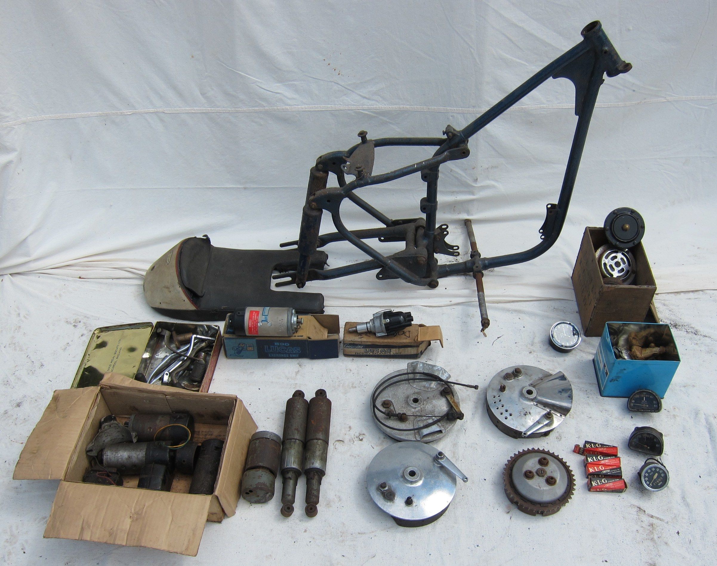 Bonhams Cars : An Autojumbler's lot of assorted parts including a BSA ...