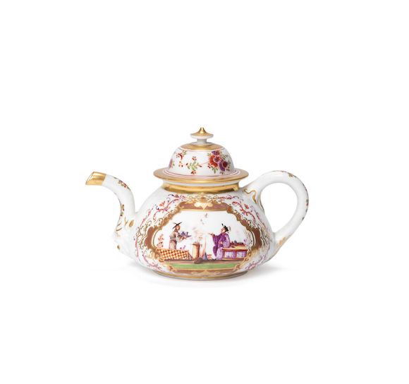 Bonhams : A Meissen KPM teapot and cover, circa 1723-25
