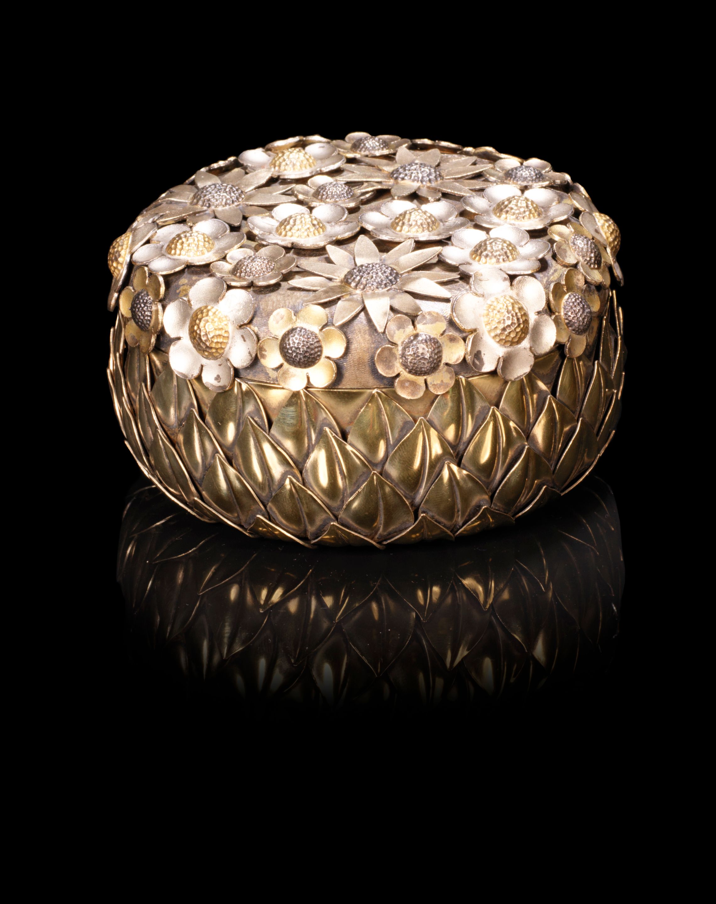 Bonhams : STUART DEVLIN A rare silver, silver-gilt and patinated box ...