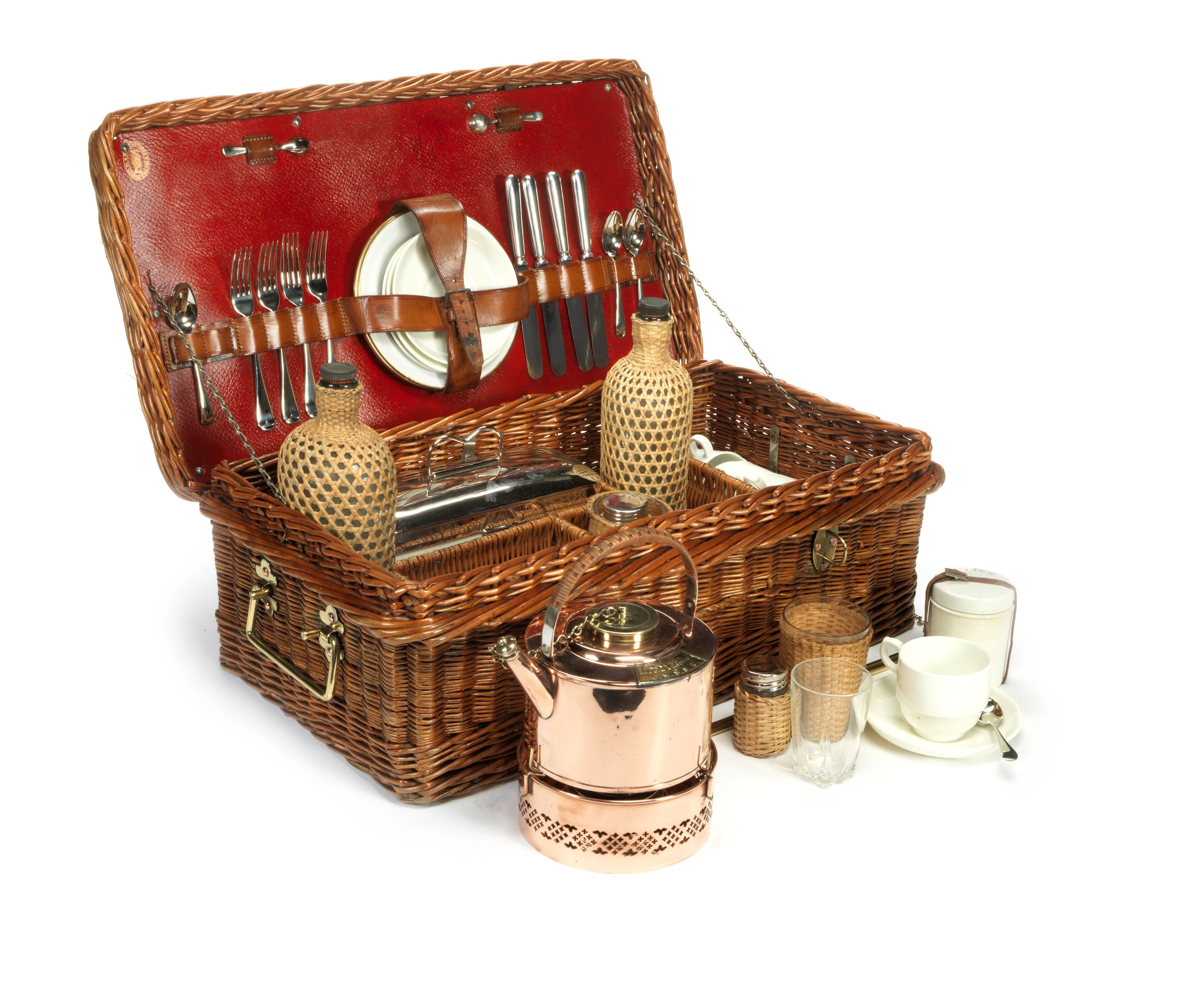 Bonhams Cars : PANIER DE PIQUE-NIQUE « CORACLE » POUR QUATRE PERSONNES ...