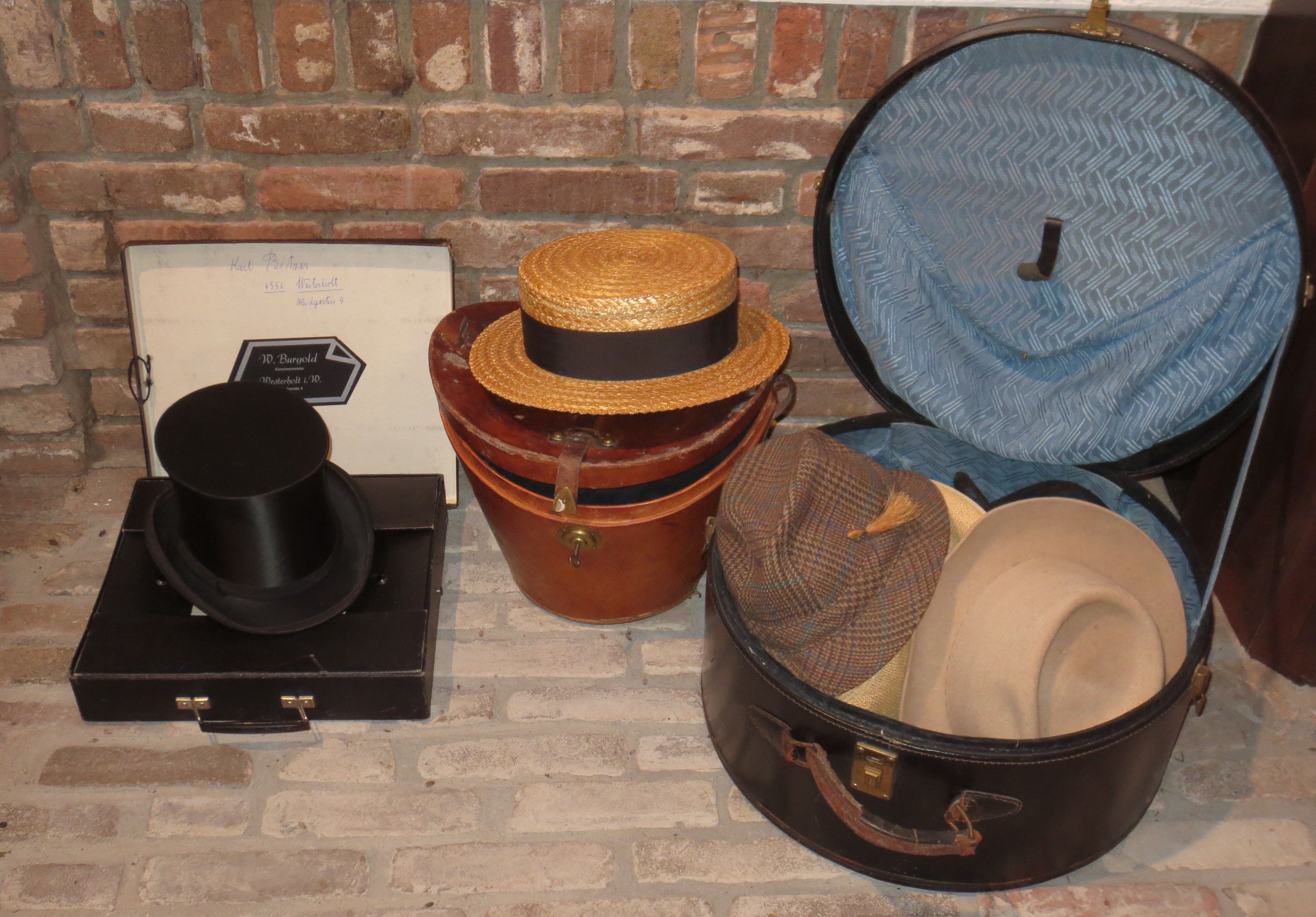 Bonhams Cars : Assorted hats and hat boxes, ((Qty))