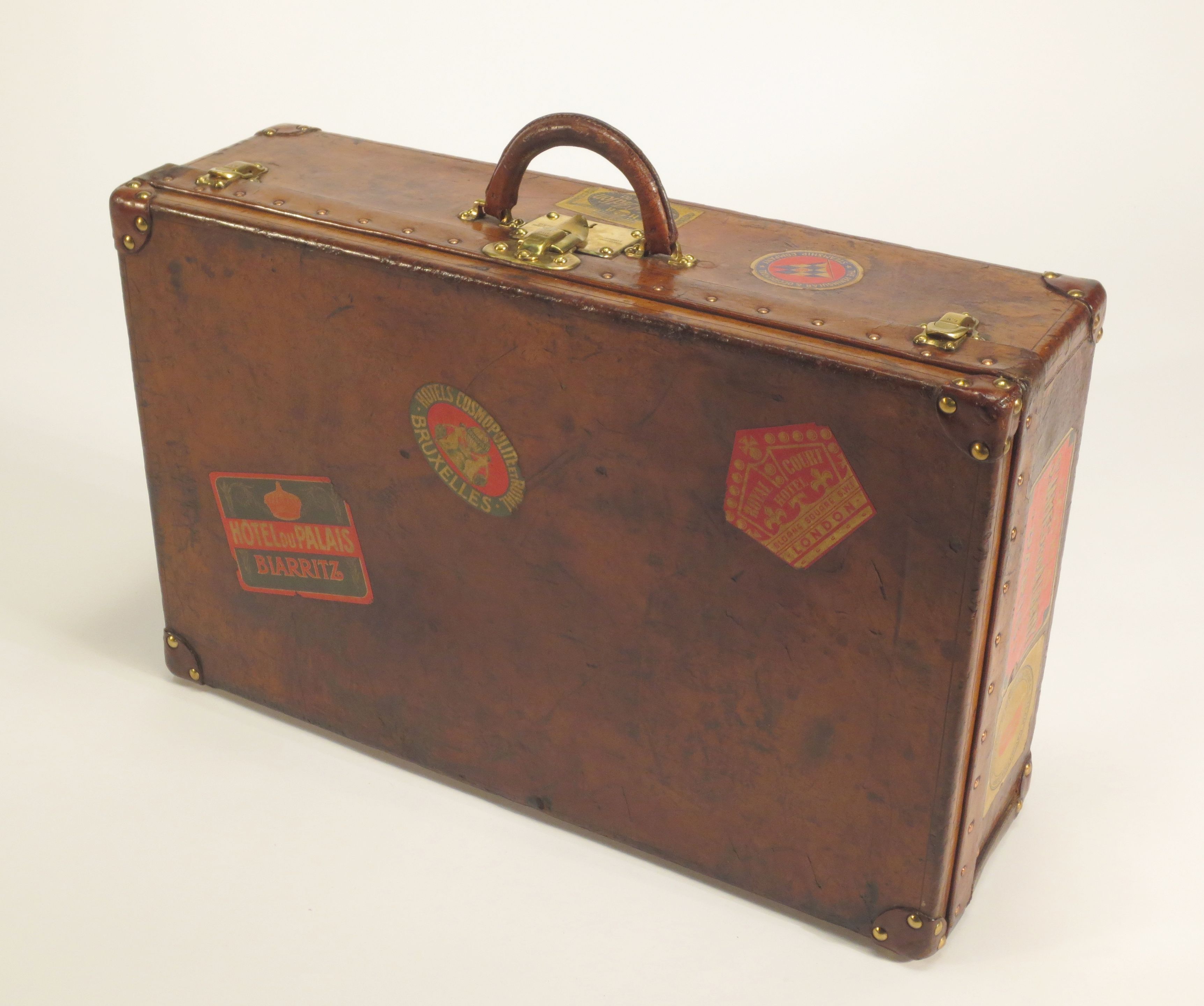 Bonhams Cars : VALISE EN CUIR LOUIS VUITTON, CIRCA 1905,