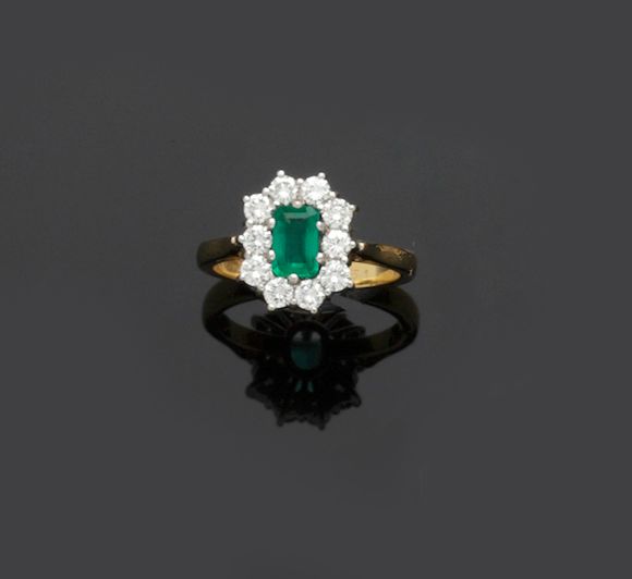 Bonhams : An emerald and diamond cluster ring