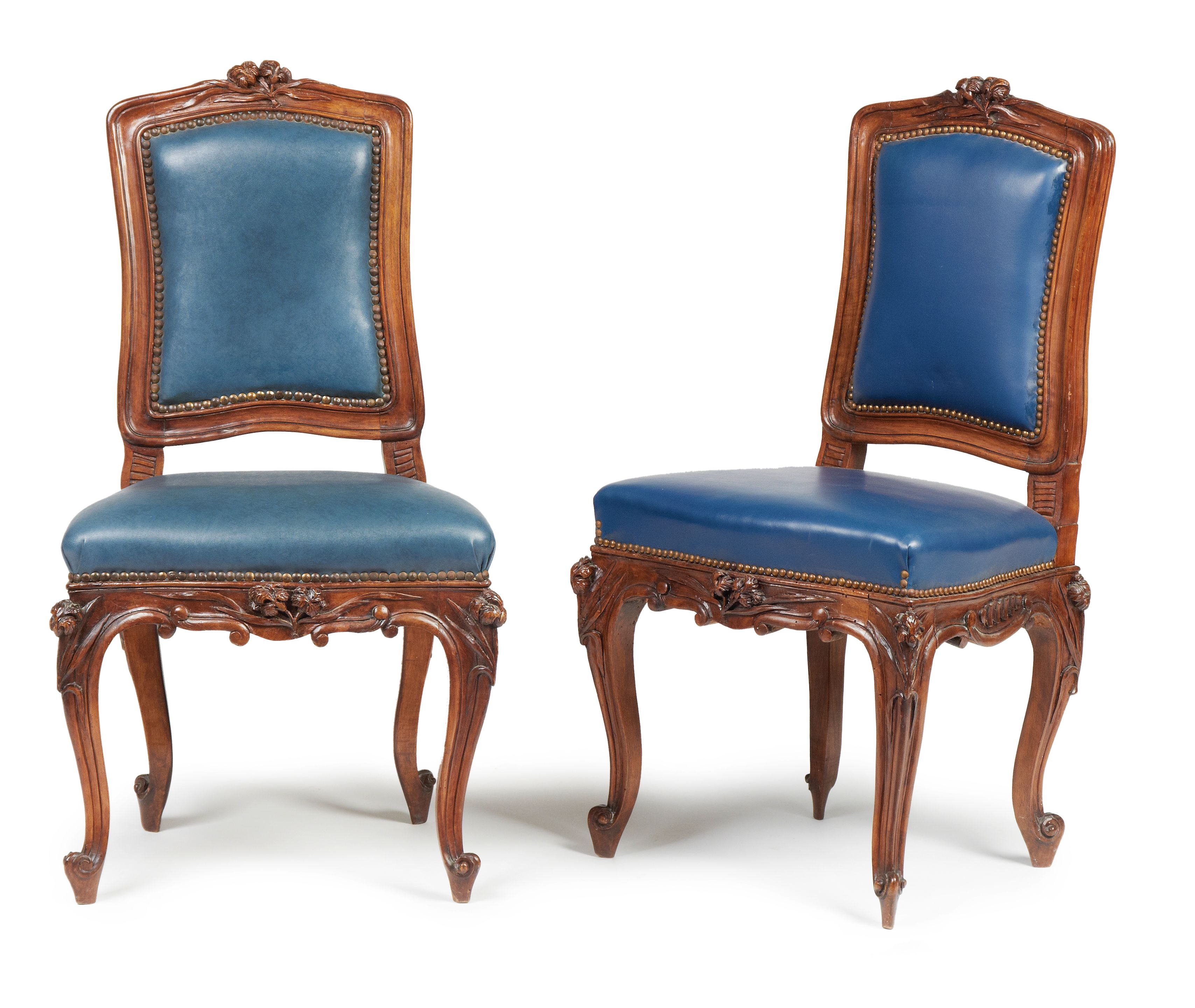 Bonhams : A pair of early 20th century Italian carved walnut side chairs